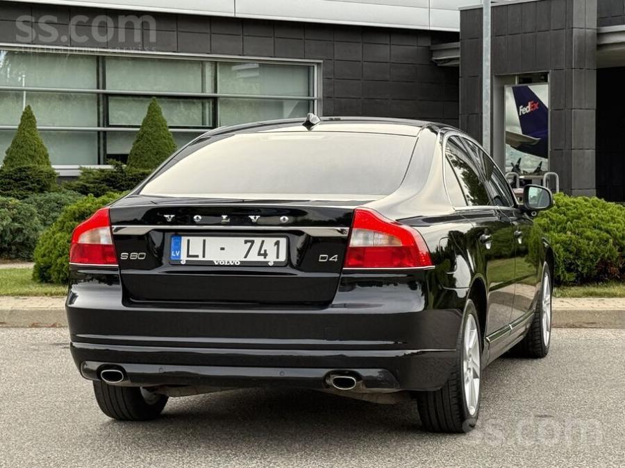 Black Volvo S80 2014 in Riga, with an engine capacity of 2.00 L and mileage of 281 thousand km for 6500 €, photo 8 on AUTOMOTO.COM.LV
