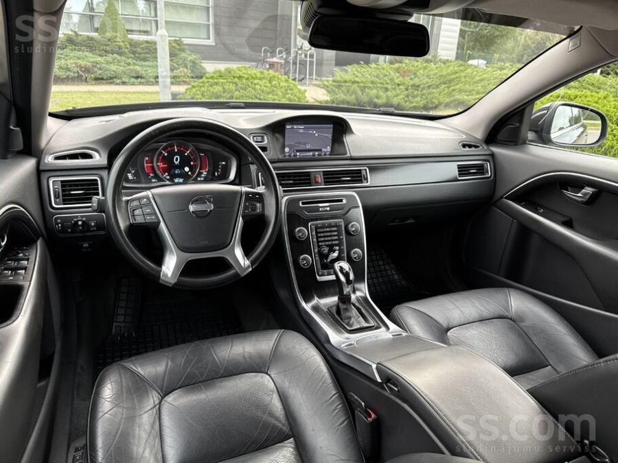 Black Volvo S80 2014 in Riga, with an engine capacity of 2.00 L and mileage of 281 thousand km for 6500 €, photo 12 on AUTOMOTO.COM.LV