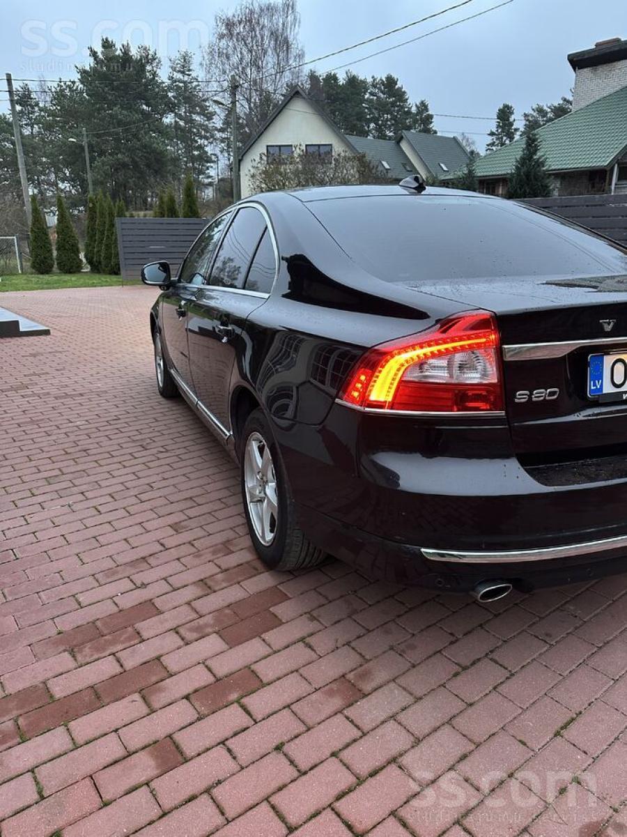 Black Volvo S80 2015 in Riga, with an engine capacity of 2.00 L and mileage of 239 thousand km for 6900 €, photo 3 on AUTOMOTO.COM.LV