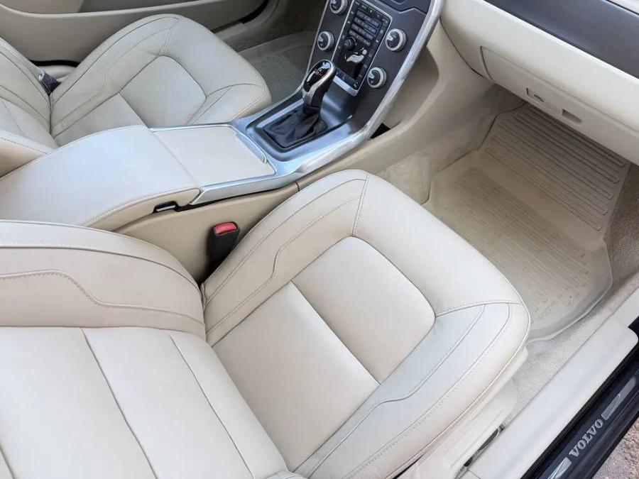 Melns Volvo S80 2015 Mārupe, ar dzinēja tilpumu 2.00 L un nobraukumu 257 tūkst. km par 8950 €, foto 17 vietnē AUTOMOTO.COM.LV