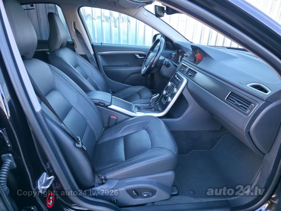 Melns Volvo S80 2016 Tallina, ar dzinēja tilpumu 2.00 L un nobraukumu 274 tūkst. km par 9900 €, foto 12 vietnē AUTOMOTO.COM.LV