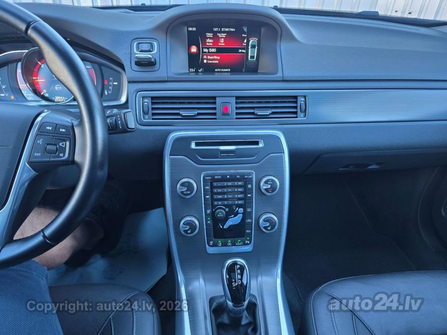 Melns Volvo S80 2016 Tallina, ar dzinēja tilpumu 2.00 L un nobraukumu 274 tūkst. km par 9900 €, foto 17 vietnē AUTOMOTO.COM.LV