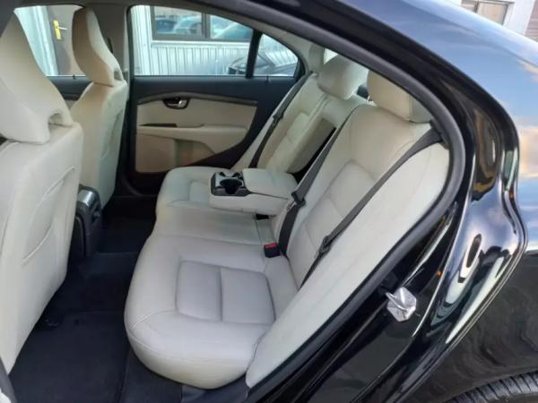 Black Volvo S80 2016 in Riga, with an engine capacity of 2.00 L and mileage of 210 thousand km for 12750 €, photo 6 on AUTOMOTO.COM.LV