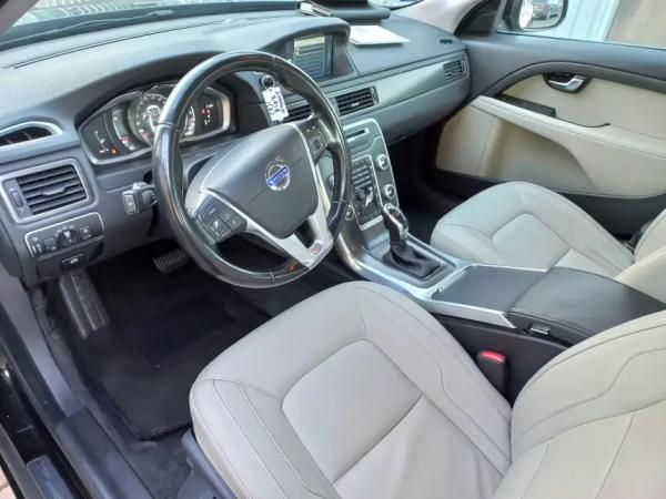 Black Volvo S80 2016 in Riga, with an engine capacity of 2.00 L and mileage of 210 thousand km for 12750 €, photo 8 on AUTOMOTO.COM.LV