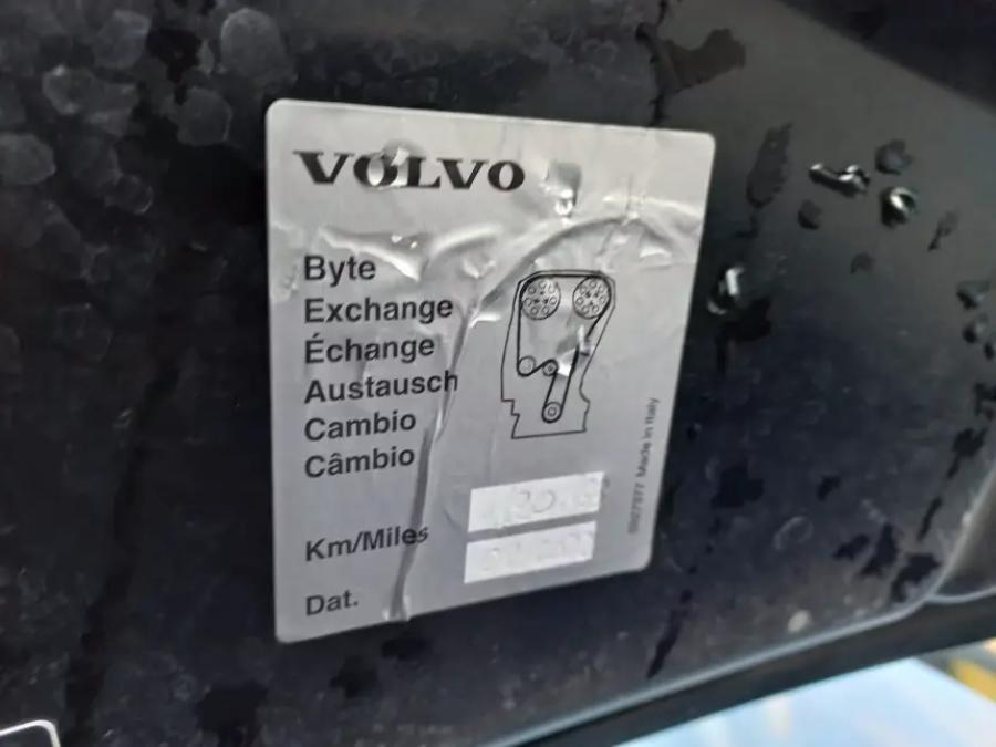 Black Volvo S80 2016 in Riga, with an engine capacity of 2.00 L and mileage of 210 thousand km for 12750 €, photo 10 on AUTOMOTO.COM.LV
