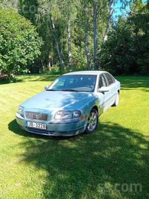 Blue Volvo S80 2000 in Limbazi, with an engine capacity of 2.40 L and mileage of 376 thousand km for 1350 €, photo 3 on AUTOMOTO.COM.LV