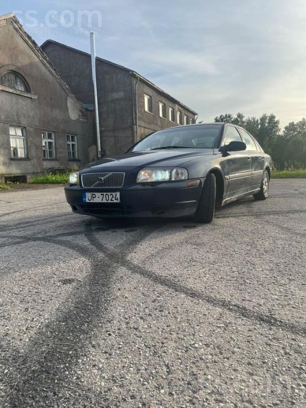 Blue Volvo S80 1999 in Cesis, with an engine capacity of 2.50 L and mileage of 490 thousand km for 1150 €, photo 1 on AUTOMOTO.COM.LV