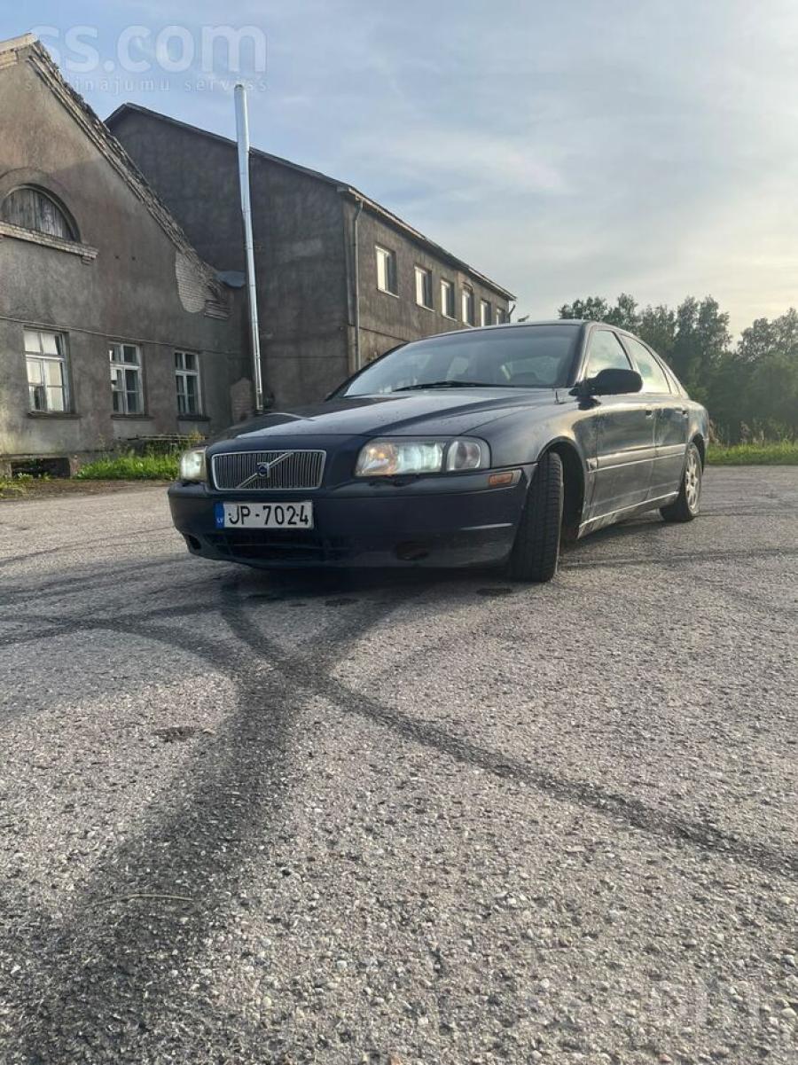 Blue Volvo S80 1999 in Cesis, with an engine capacity of 2.50 L and mileage of 490 thousand km for 1150 €, photo 1 on AUTOMOTO.COM.LV