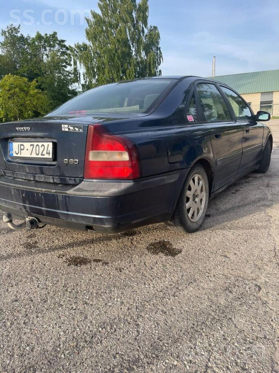 Blue Volvo S80 1999 in Cesis, with an engine capacity of 2.50 L and mileage of 490 thousand km for 1150 €, photo 4 on AUTOMOTO.COM.LV
