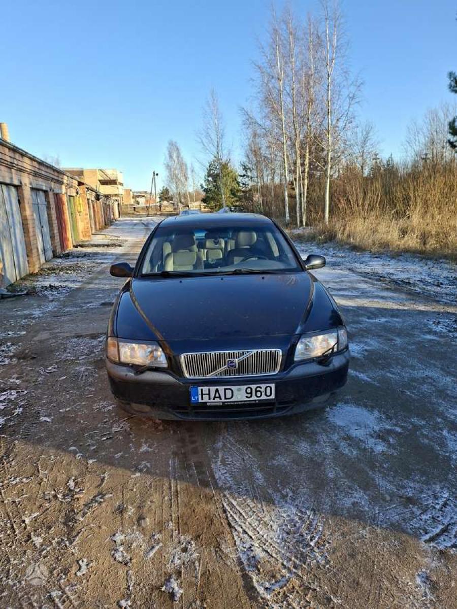 Blue Volvo S80 2000 in Siauliai, with an engine capacity of 2.78 L and mileage of 350 thousand km for 600 €, photo 11 on AUTOMOTO.COM.LV