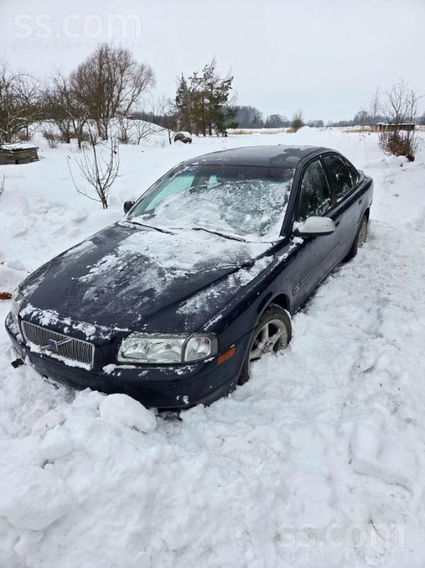 Zils Volvo S80 2000 Dobele, ar dzinēja tilpumu 2.40 L un nobraukumu 255 tūkst. km par 350 €, foto 1 vietnē AUTOMOTO.COM.LV
