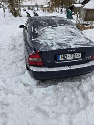 Blue Volvo S80 2000 in Dobele, with an engine capacity of 2.40 L and mileage of 255 thousand km for 350 €, photo 3 on AUTOMOTO.COM.LV