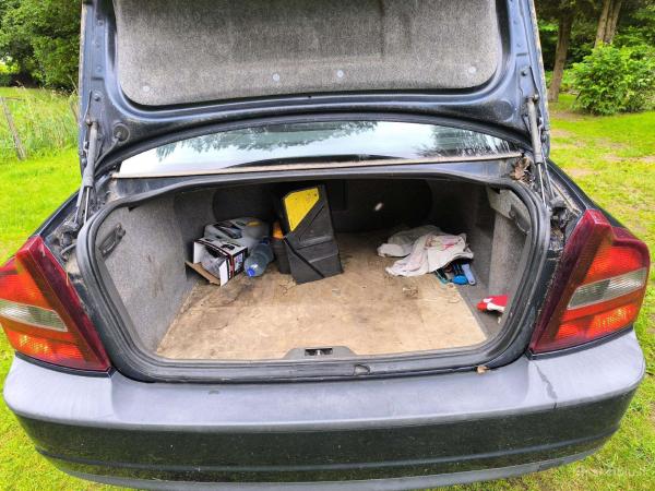 Blue Volvo S80 2000 in Elektrenai, with an engine capacity of 2.50 L and mileage of 295 thousand km for 580 €, photo 7 on AUTOMOTO.COM.LV