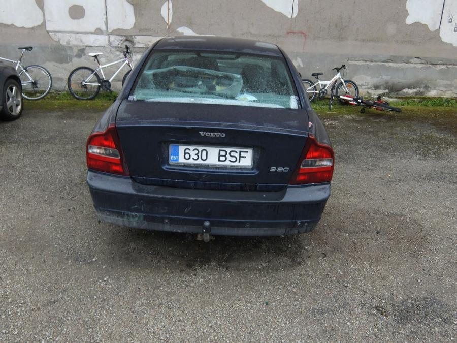Zils Volvo S80 2000 Rakvere, ar dzinēja tilpumu 2.40 L un nobraukumu 400 tūkst. km par 300 €, foto 10 vietnē AUTOMOTO.COM.LV