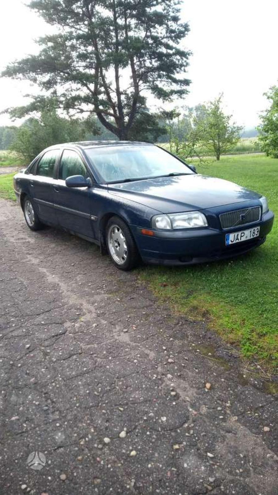 Zils Volvo S80 2000 Viļņa, ar dzinēja tilpumu 2.46 L un nobraukumu 540 tūkst. km par 1000 €, foto 1 vietnē AUTOMOTO.COM.LV