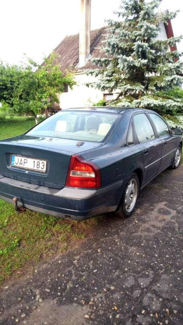 Zils Volvo S80 2000 Viļņa, ar dzinēja tilpumu 2.46 L un nobraukumu 540 tūkst. km par 1000 €, foto 2 vietnē AUTOMOTO.COM.LV