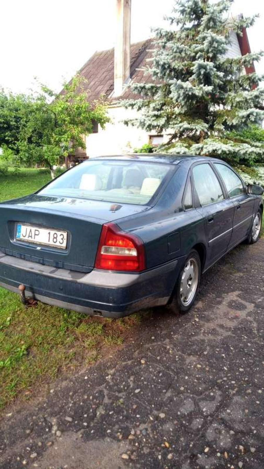 Zils Volvo S80 2000 Viļņa, ar dzinēja tilpumu 2.46 L un nobraukumu 540 tūkst. km par 1000 €, foto 3 vietnē AUTOMOTO.COM.LV