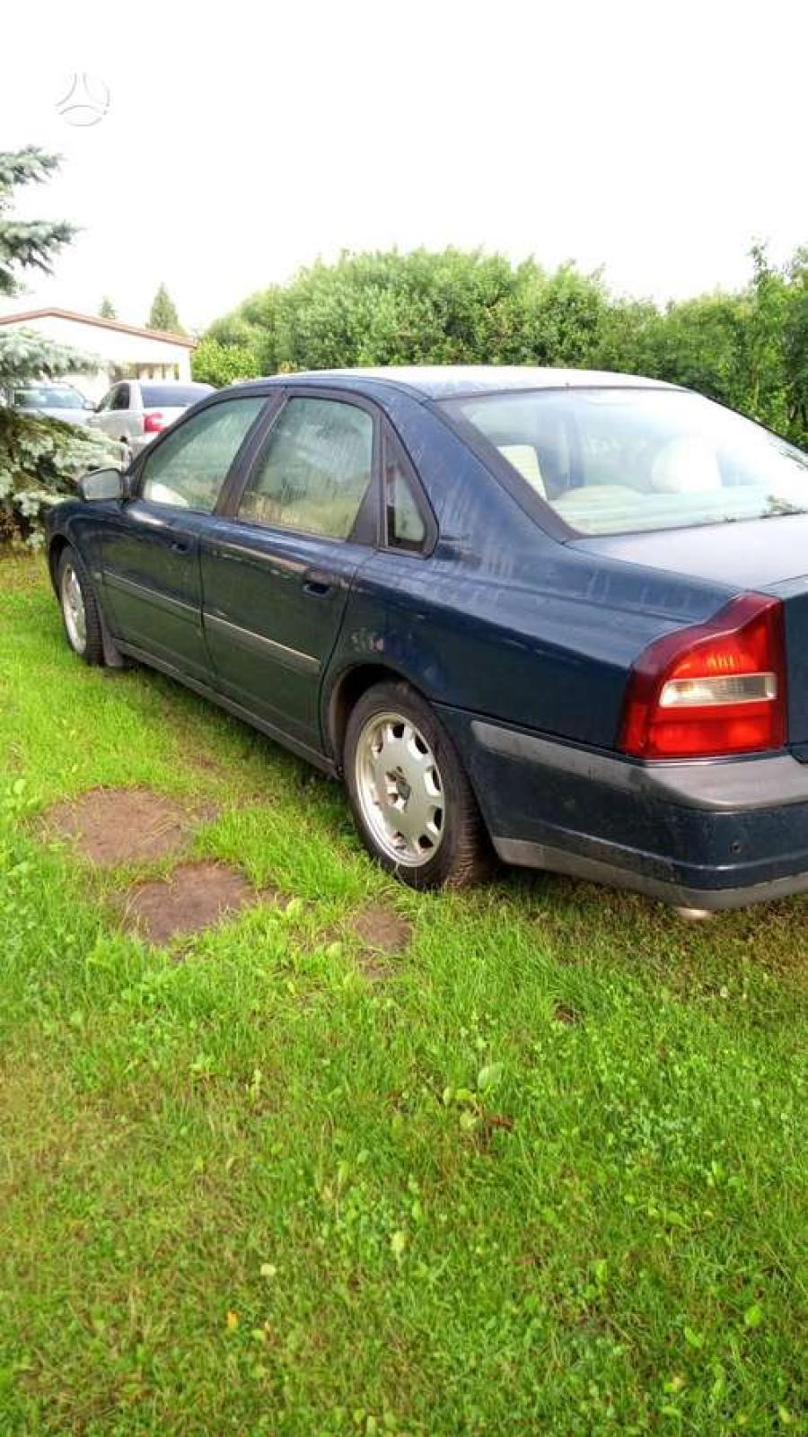 Zils Volvo S80 2000 Viļņa, ar dzinēja tilpumu 2.46 L un nobraukumu 540 tūkst. km par 1000 €, foto 4 vietnē AUTOMOTO.COM.LV
