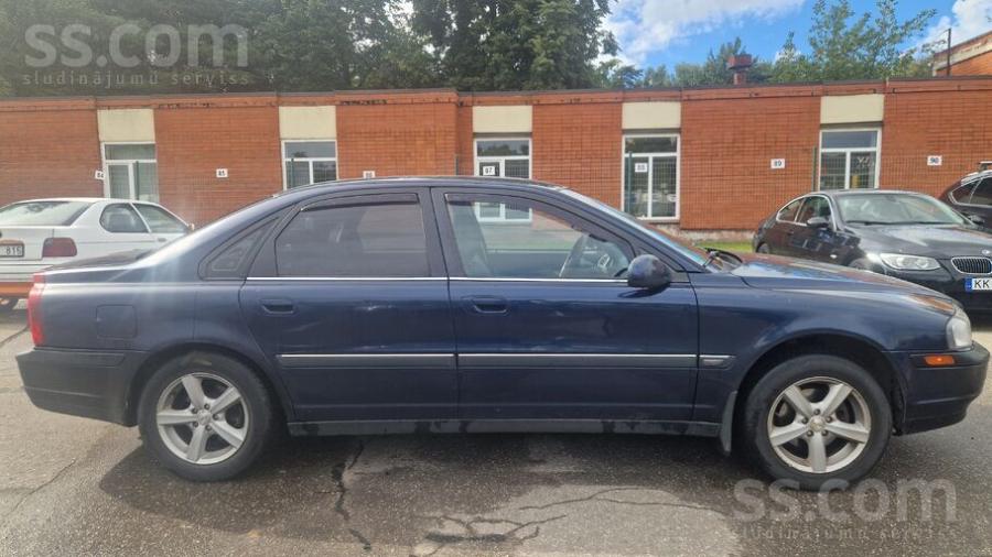 Blue Volvo S80 2000 in Riga, with an engine capacity of 2.40 L and mileage of 0 thousand km for 670 €, photo 6 on AUTOMOTO.COM.LV