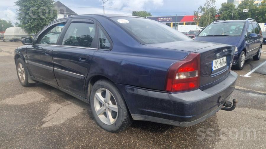 Blue Volvo S80 2000 in Riga, with an engine capacity of 2.40 L and mileage of 0 thousand km for 670 €, photo 8 on AUTOMOTO.COM.LV