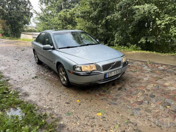 Blue Volvo S80 2000 in Saldus, with an engine capacity of 2.50 L and mileage of 352 thousand km for 950 €, photo 2 on AUTOMOTO.COM.LV