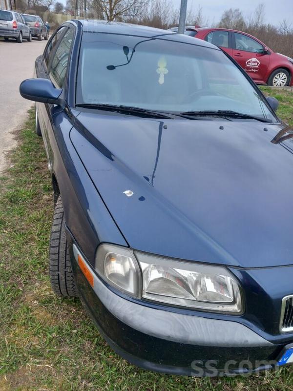 Zils Volvo S80 2001 Ludza, ar dzinēja tilpumu 2.50 L un nobraukumu 470 tūkst. km par 1000 €, foto 2 vietnē AUTOMOTO.COM.LV