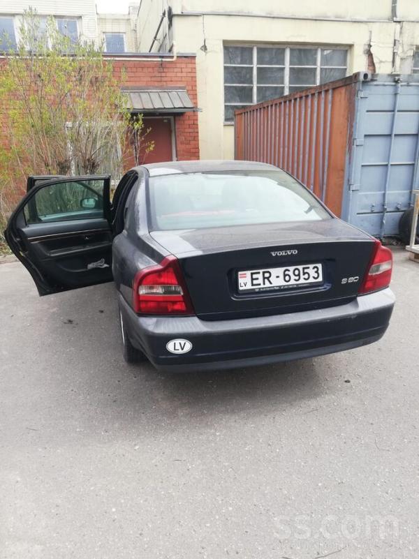 Zils Volvo S80 2001 Rīga, ar dzinēja tilpumu 2.40 L un nobraukumu 144 tūkst. km par 1600 €, foto 1 vietnē AUTOMOTO.COM.LV