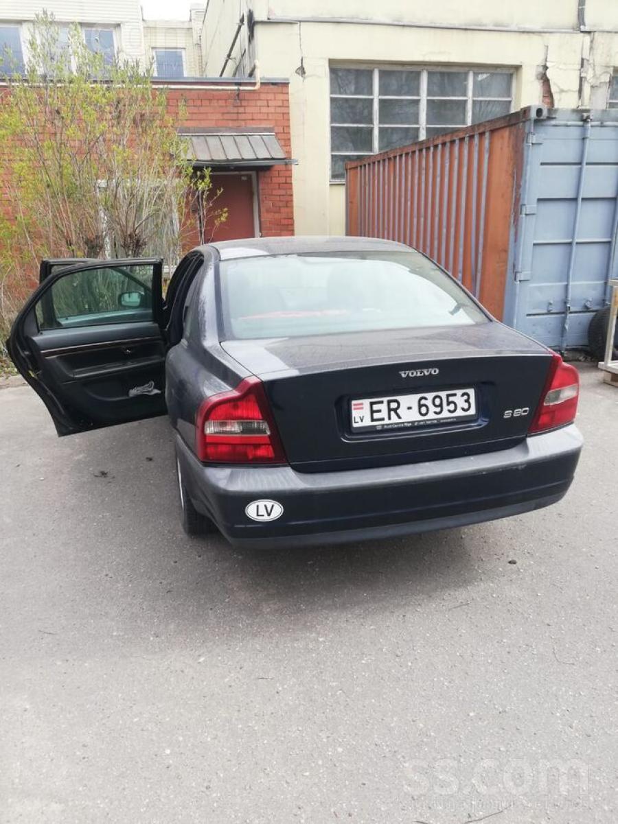 Zils Volvo S80 2001 Rīga, ar dzinēja tilpumu 2.40 L un nobraukumu 144 tūkst. km par 1600 €, foto 1 vietnē AUTOMOTO.COM.LV