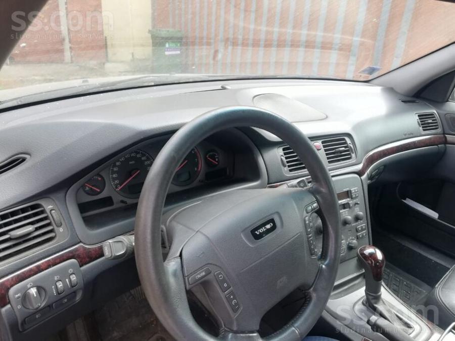 Zils Volvo S80 2001 Rīga, ar dzinēja tilpumu 2.40 L un nobraukumu 144 tūkst. km par 1600 €, foto 9 vietnē AUTOMOTO.COM.LV