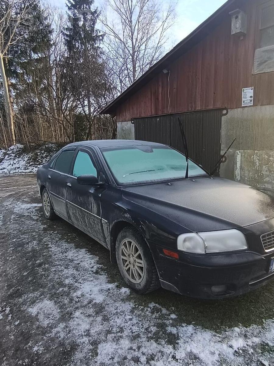 Blue Volvo S80 2002 in Talsi, with an engine capacity of 2.40 L and mileage of 307 thousand km for 1500 €, photo 4 on AUTOMOTO.COM.LV