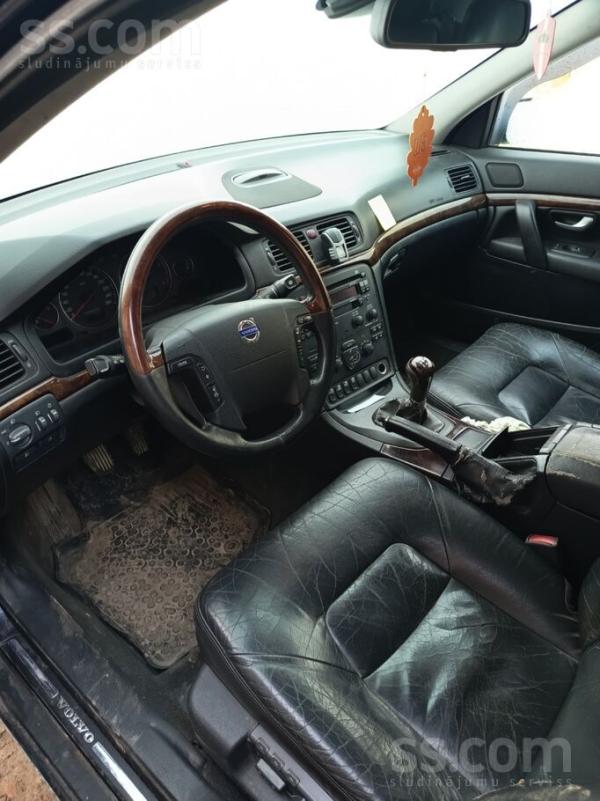Blue Volvo S80 2002 in Talsi, with an engine capacity of 2.40 L and mileage of 307 thousand km for 1500 €, photo 9 on AUTOMOTO.COM.LV