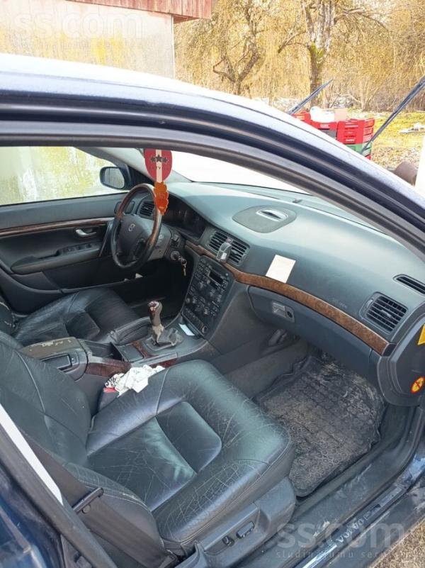 Blue Volvo S80 2002 in Talsi, with an engine capacity of 2.40 L and mileage of 307 thousand km for 1500 €, photo 7 on AUTOMOTO.COM.LV