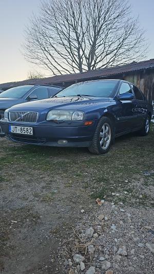Zils Volvo S80 2002 Mārupe, ar dzinēja tilpumu 2.40 L un nobraukumu 323 tūkst. km par 1600 €, foto  vietnē AUTOMOTO.COM.LV