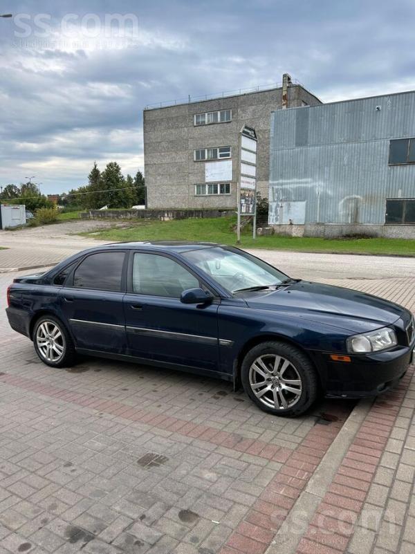 Zils Volvo S80 2002 Rēzekne, ar dzinēja tilpumu 2.40 L un nobraukumu 306 tūkst. km par 1000 €, foto 1 vietnē AUTOMOTO.COM.LV