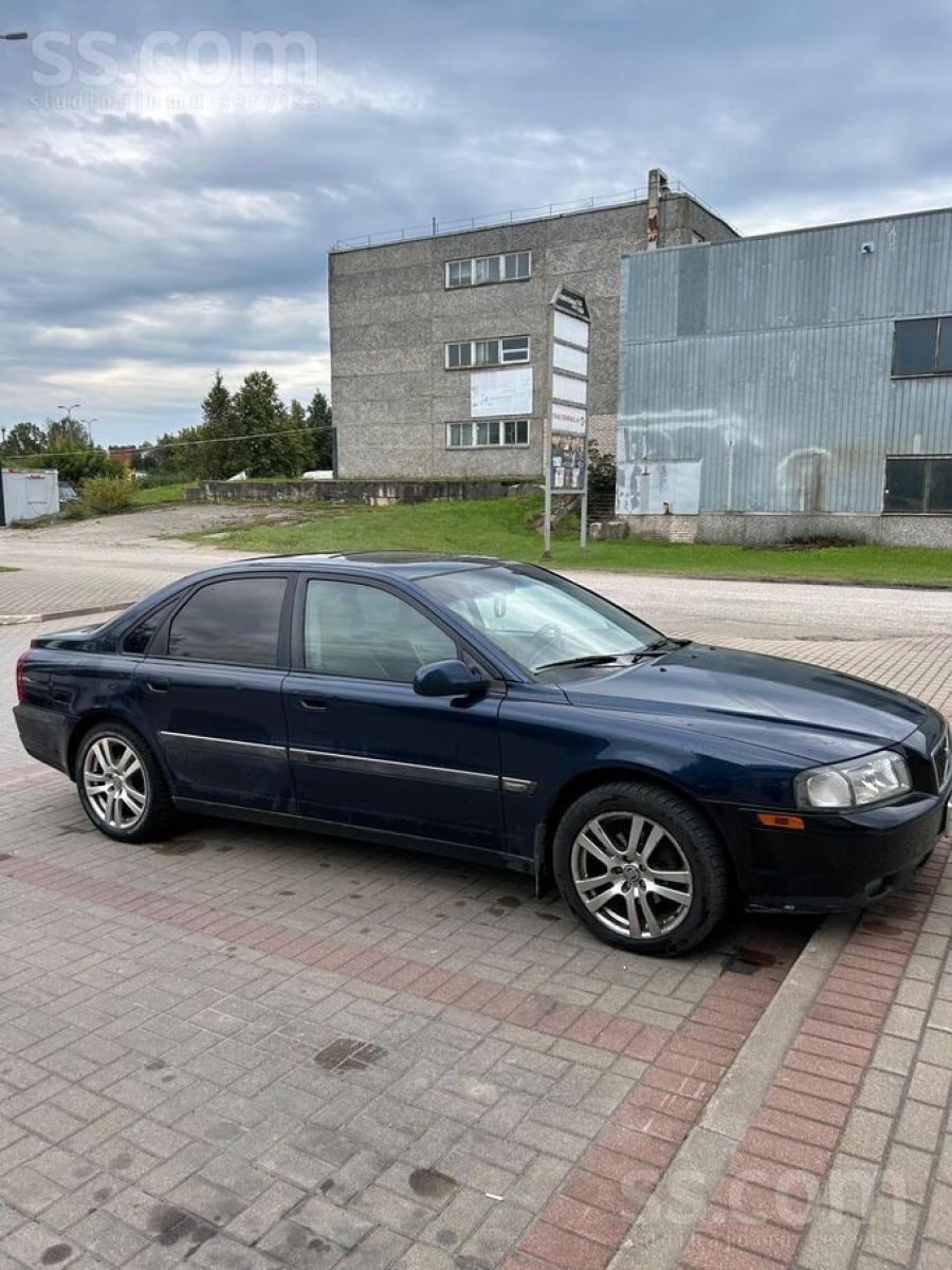 Zils Volvo S80 2002 Rēzekne, ar dzinēja tilpumu 2.40 L un nobraukumu 306 tūkst. km par 1000 €, foto 1 vietnē AUTOMOTO.COM.LV