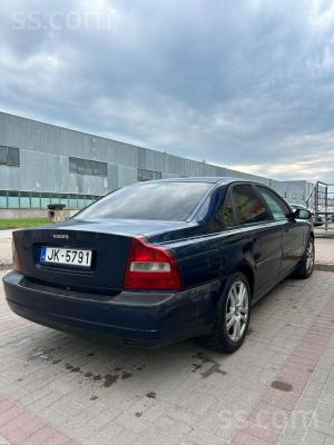 Zils Volvo S80 2002 Rēzekne, ar dzinēja tilpumu 2.40 L un nobraukumu 306 tūkst. km par 1000 €, foto 3 vietnē AUTOMOTO.COM.LV