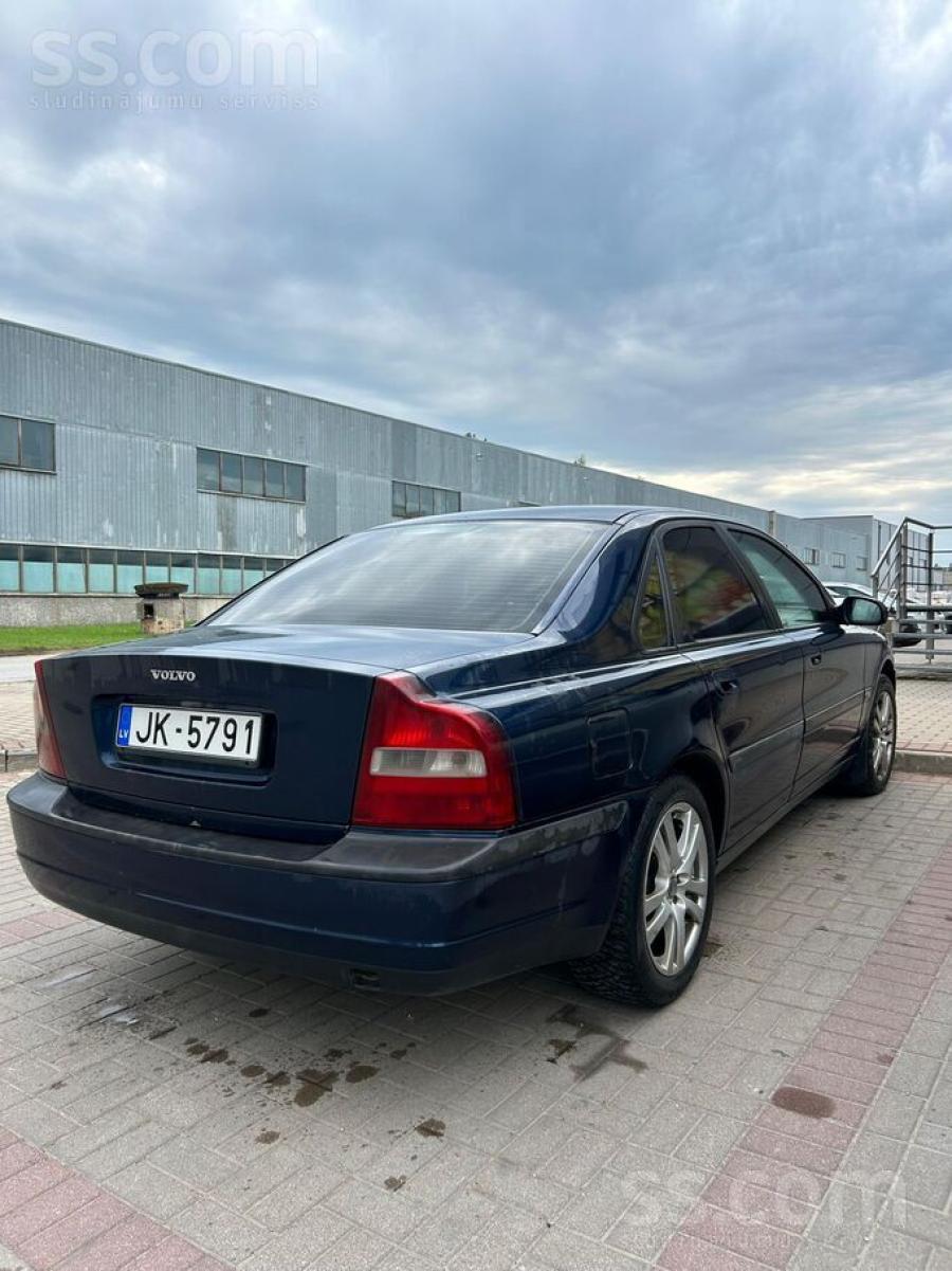 Zils Volvo S80 2002 Rēzekne, ar dzinēja tilpumu 2.40 L un nobraukumu 306 tūkst. km par 1000 €, foto 3 vietnē AUTOMOTO.COM.LV