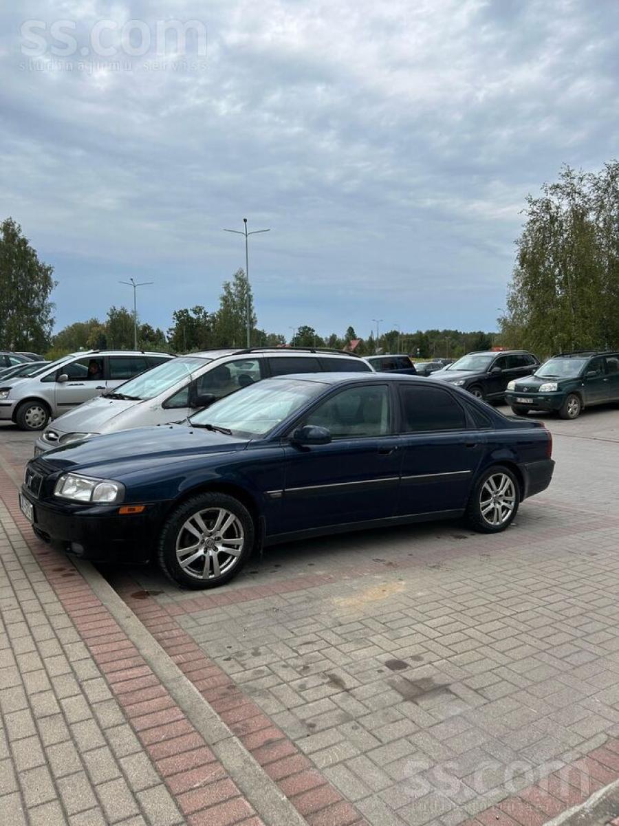 Zils Volvo S80 2002 Rēzekne, ar dzinēja tilpumu 2.40 L un nobraukumu 306 tūkst. km par 1000 €, foto 5 vietnē AUTOMOTO.COM.LV