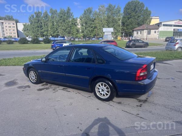 Blue Volvo S80 2002 in Riga, with an engine capacity of 2.40 L and mileage of 236 thousand km for 850 €, photo 4 on AUTOMOTO.COM.LV
