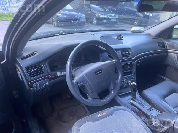 Blue Volvo S80 2002 in Riga, with an engine capacity of 2.40 L and mileage of 236 thousand km for 850 €, photo 5 on AUTOMOTO.COM.LV