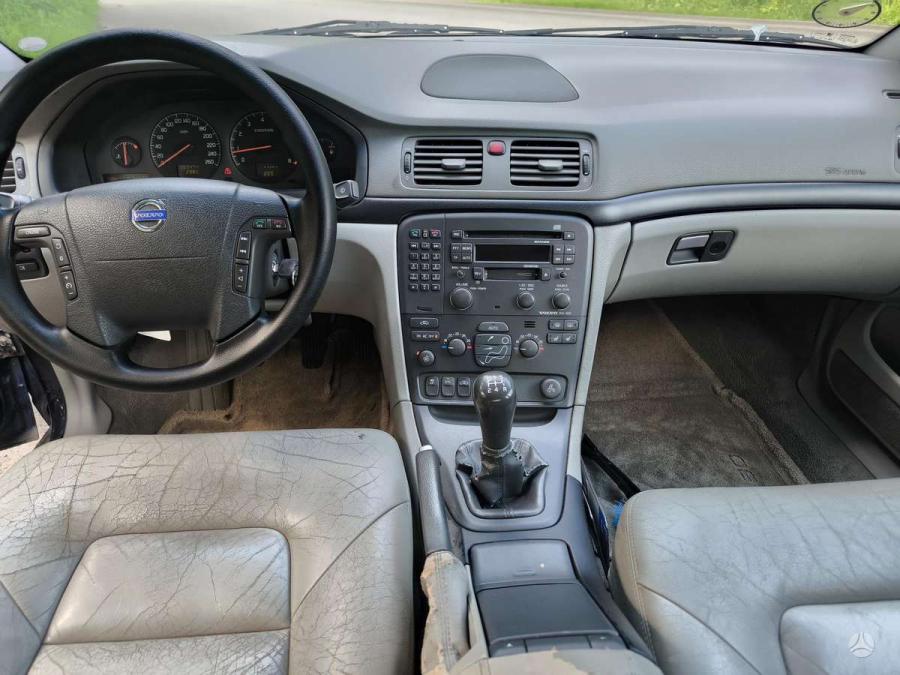 Blue Volvo S80 2002 in Kaunas, with an engine capacity of 2.44 L and mileage of 335 thousand km for 690 €, photo 12 on AUTOMOTO.COM.LV