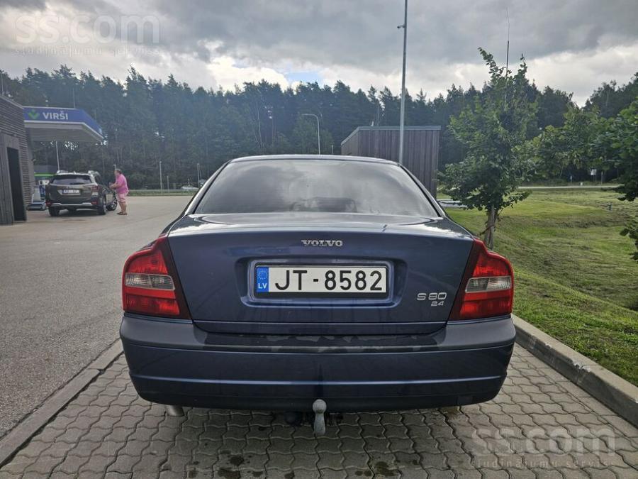 Blue Volvo S80 2002 in Riga, with an engine capacity of 2.40 L and mileage of 331 thousand km for 2000 €, photo 4 on AUTOMOTO.COM.LV