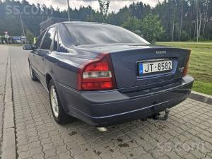 Blue Volvo S80 2002 in Riga, with an engine capacity of 2.40 L and mileage of 331 thousand km for 2000 €, photo 5 on AUTOMOTO.COM.LV
