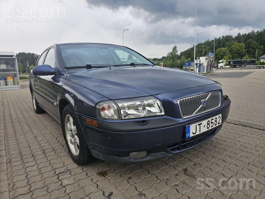 Blue Volvo S80 2002 in Riga, with an engine capacity of 2.40 L and mileage of 331 thousand km for 2000 €, photo 7 on AUTOMOTO.COM.LV