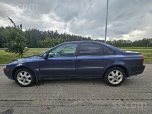 Blue Volvo S80 2002 in Riga, with an engine capacity of 2.40 L and mileage of 331 thousand km for 2000 €, photo 10 on AUTOMOTO.COM.LV