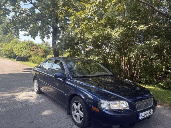 Blue Volvo S80 2002 in Panevezys, with an engine capacity of 2.40 L and mileage of 466 thousand km for 850 €, photo 1 on AUTOMOTO.COM.LV