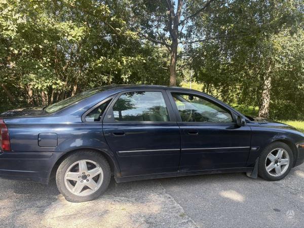 Blue Volvo S80 2002 in Panevezys, with an engine capacity of 2.40 L and mileage of 466 thousand km for 850 €, photo 4 on AUTOMOTO.COM.LV