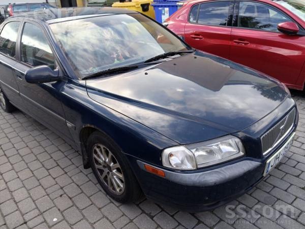 Volvo S80 2002 in Jelgava on AUTOMOTO.COM.LV Blue Volvo S80 2002 in Jelgava, with an engine capacity of 2.40 L and mileage of 305 thousand km for 700 €, photo 3 on AUTOMOTO.COM.LV