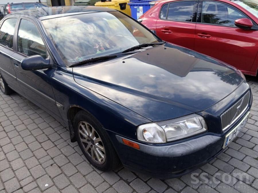 Blue Volvo S80 2002 in Jelgava, with an engine capacity of 2.40 L and mileage of 305 thousand km for 700 €, photo 3 on AUTOMOTO.COM.LV