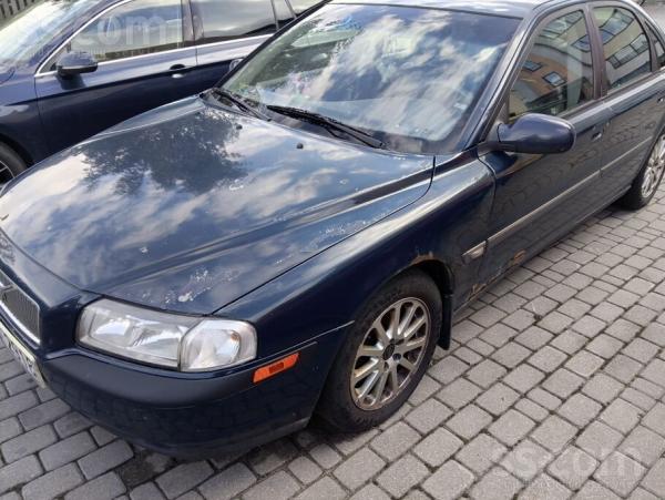 Volvo S80 2002 in Jelgava on AUTOMOTO.COM.LV Blue Volvo S80 2002 in Jelgava, with an engine capacity of 2.40 L and mileage of 305 thousand km for 700 €, photo 4 on AUTOMOTO.COM.LV